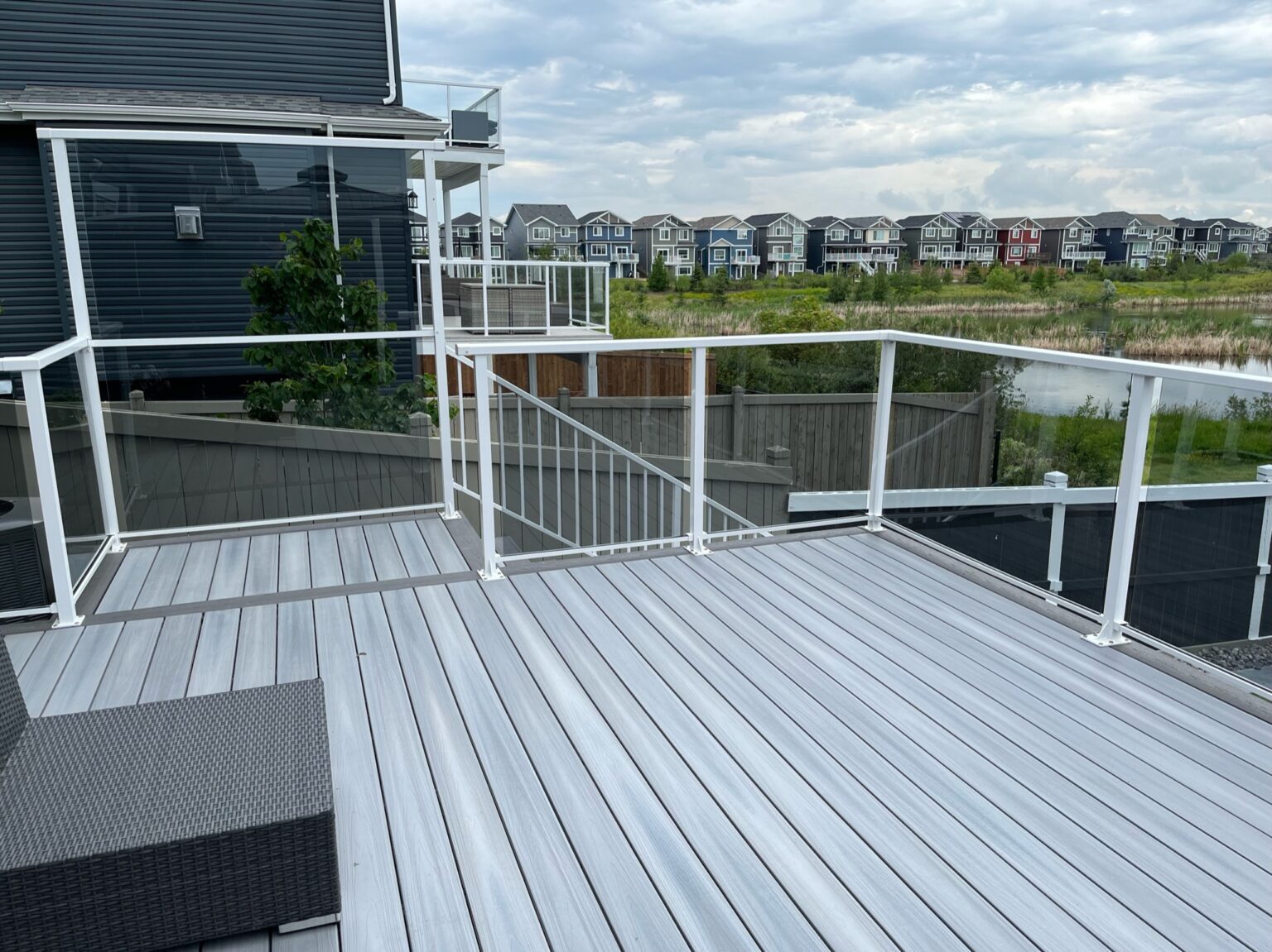 Choosing the Perfect Deck Railing: Aesthetic and Functional ...